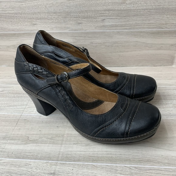 Clarks | Shoes | Clarks Artisan Black Leather Mary Jane Block Heel ...